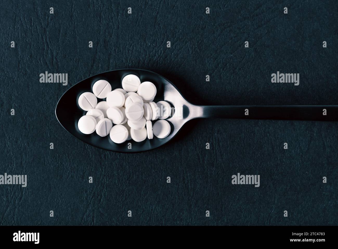 Spoon and pills hi-res stock photography and images - Alamy