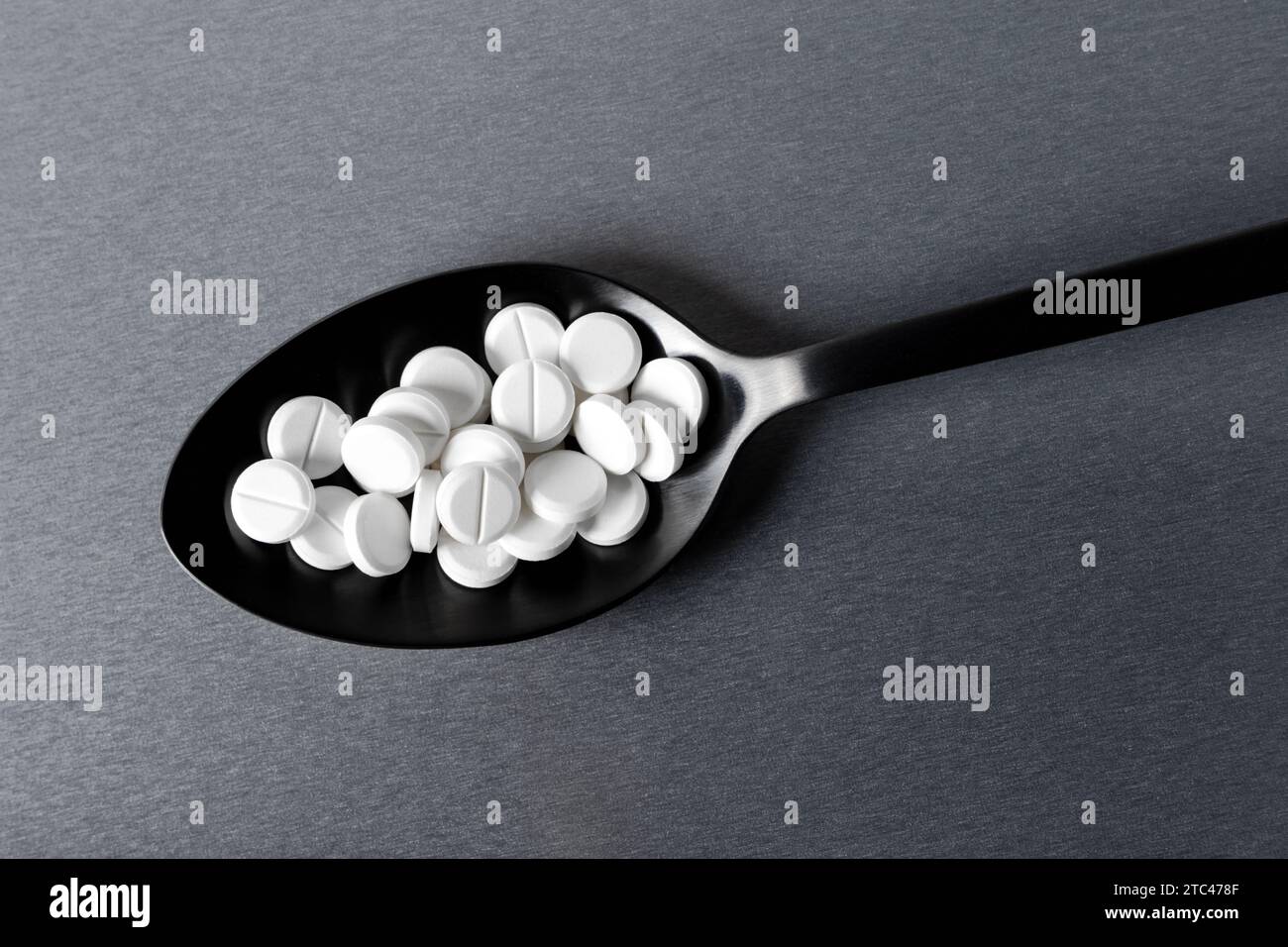 White medicine spoon hi-res stock photography and images - Alamy