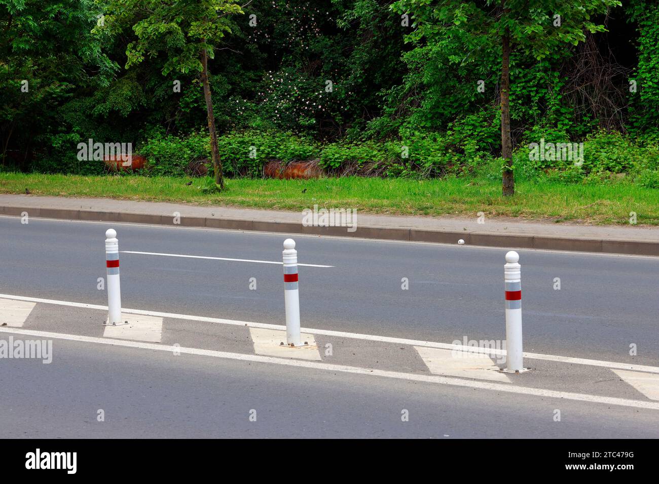 Street with lanes delimited by road separators. Other names are ...