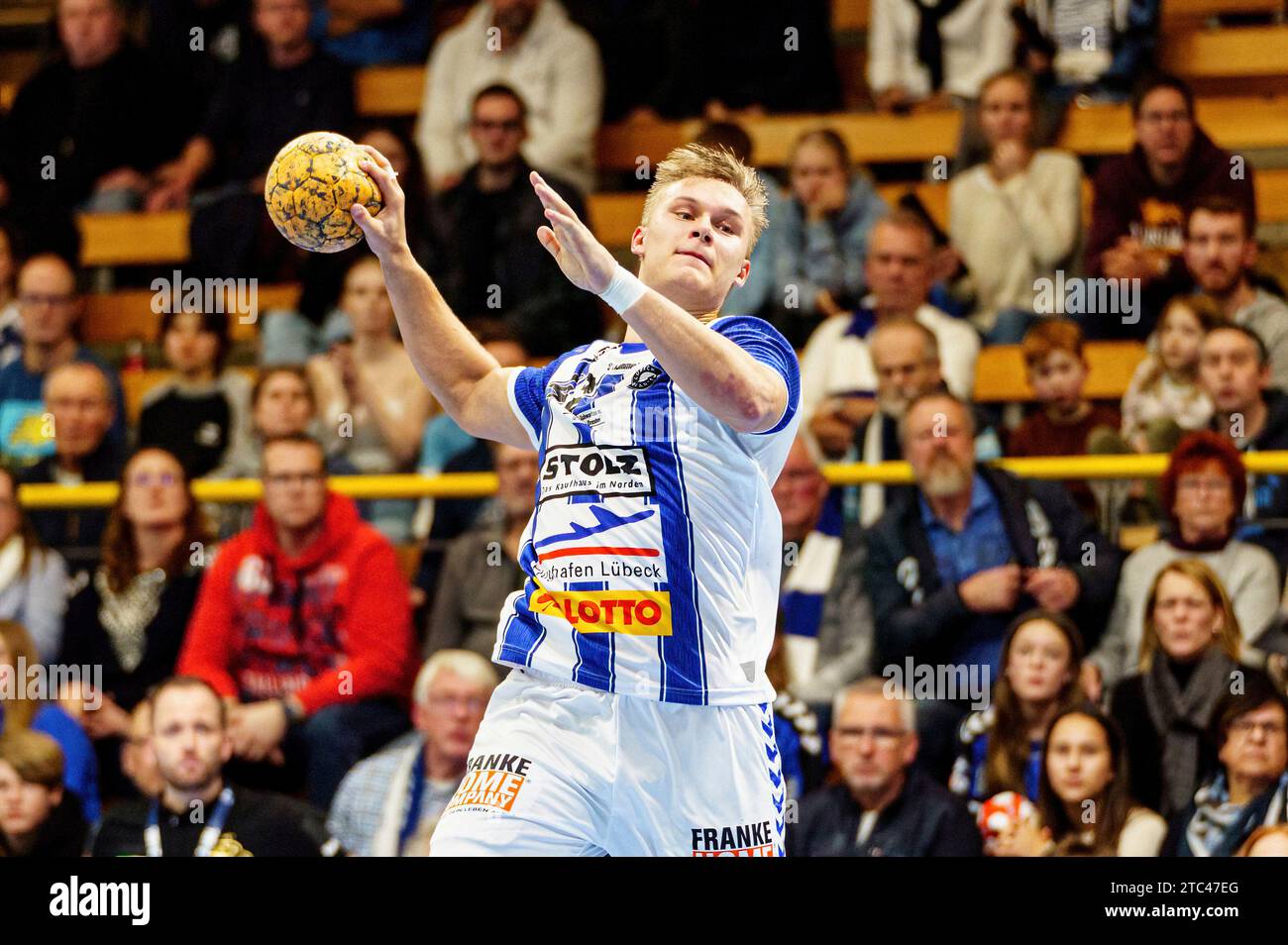 Luebeck, Deutschland. 10th Dec, 2023. Wurf/Tor Einar Nickelsen (VfL ...