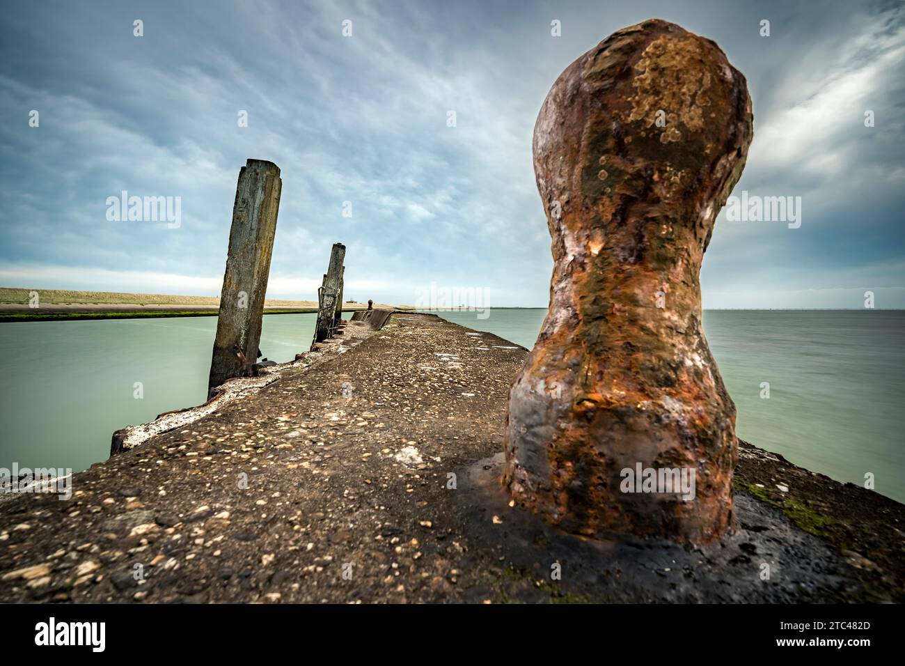 Broken wharf history hi-res stock photography and images - Alamy