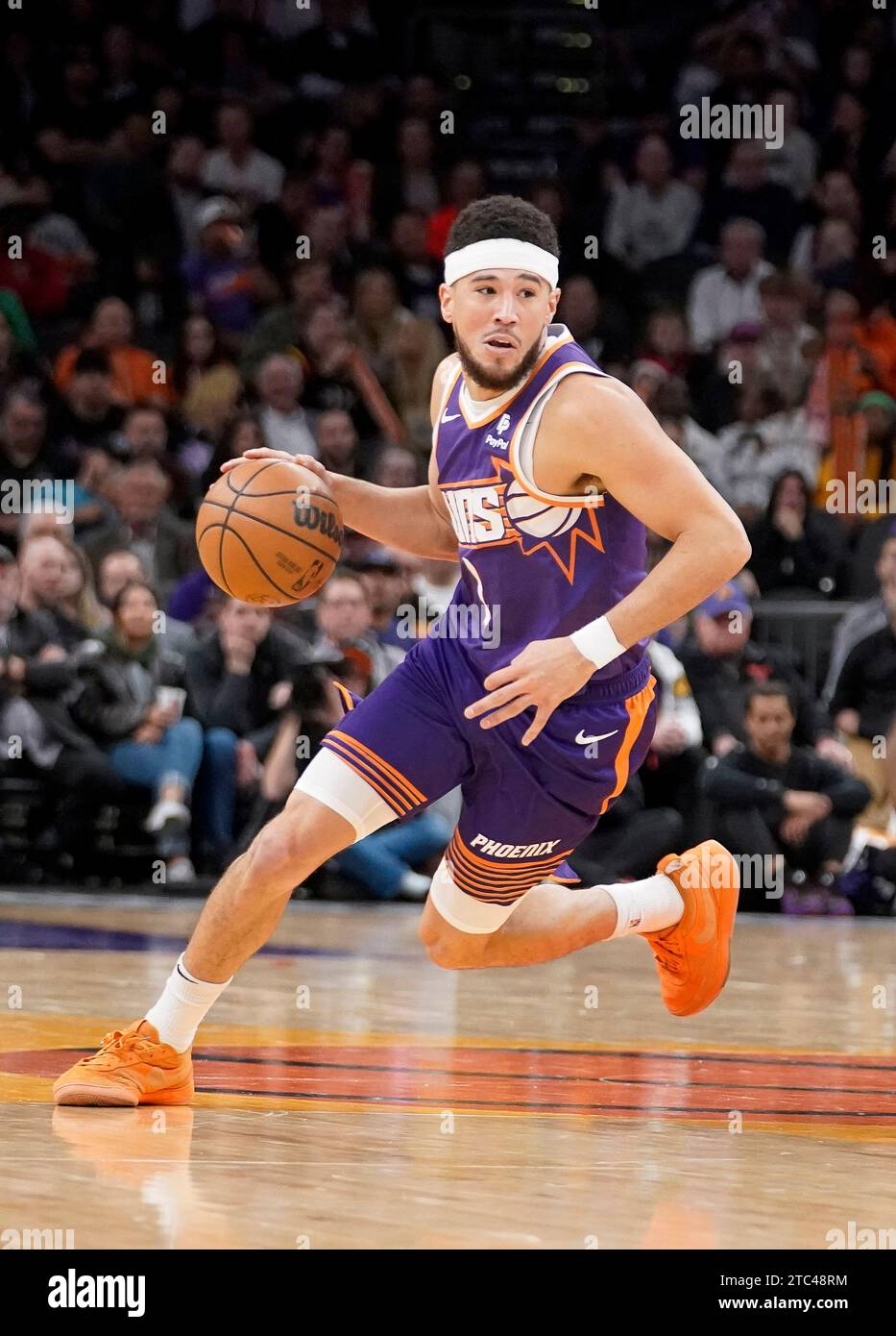 Phoenix Suns' Devin Booker (1) against the Sacramento Kings during the ...