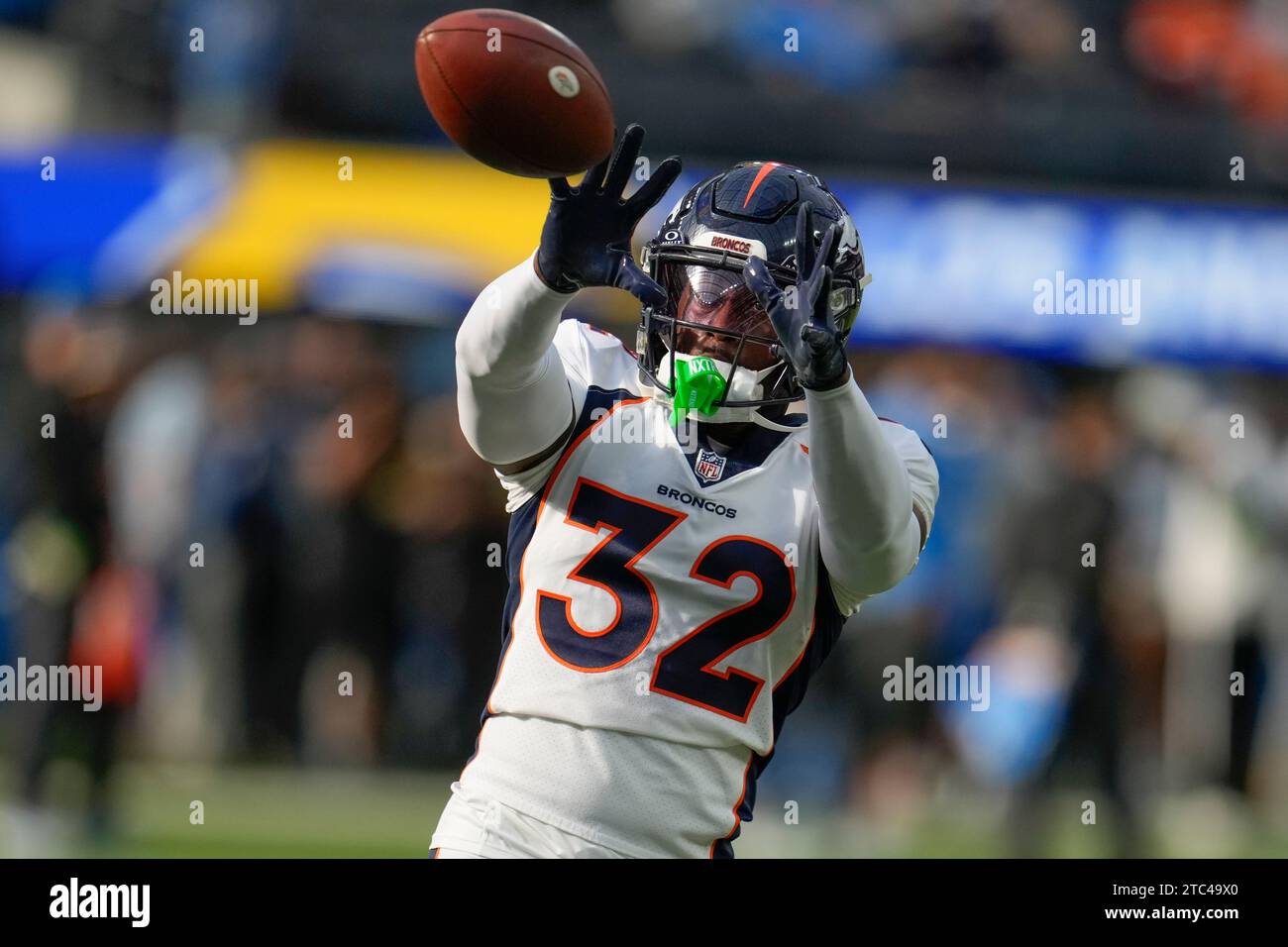 Denver Broncos safety Delarrin Turner-Yell warms up during practice for ...