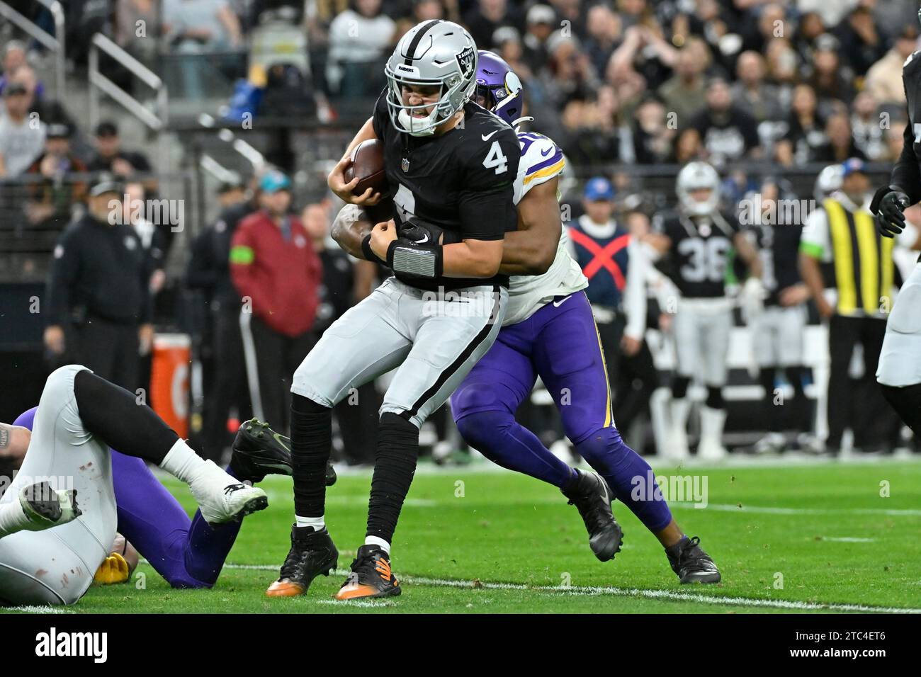 Minnesota Vikings defensive tackle Sheldon Day sacks Las Vegas Raiders ...