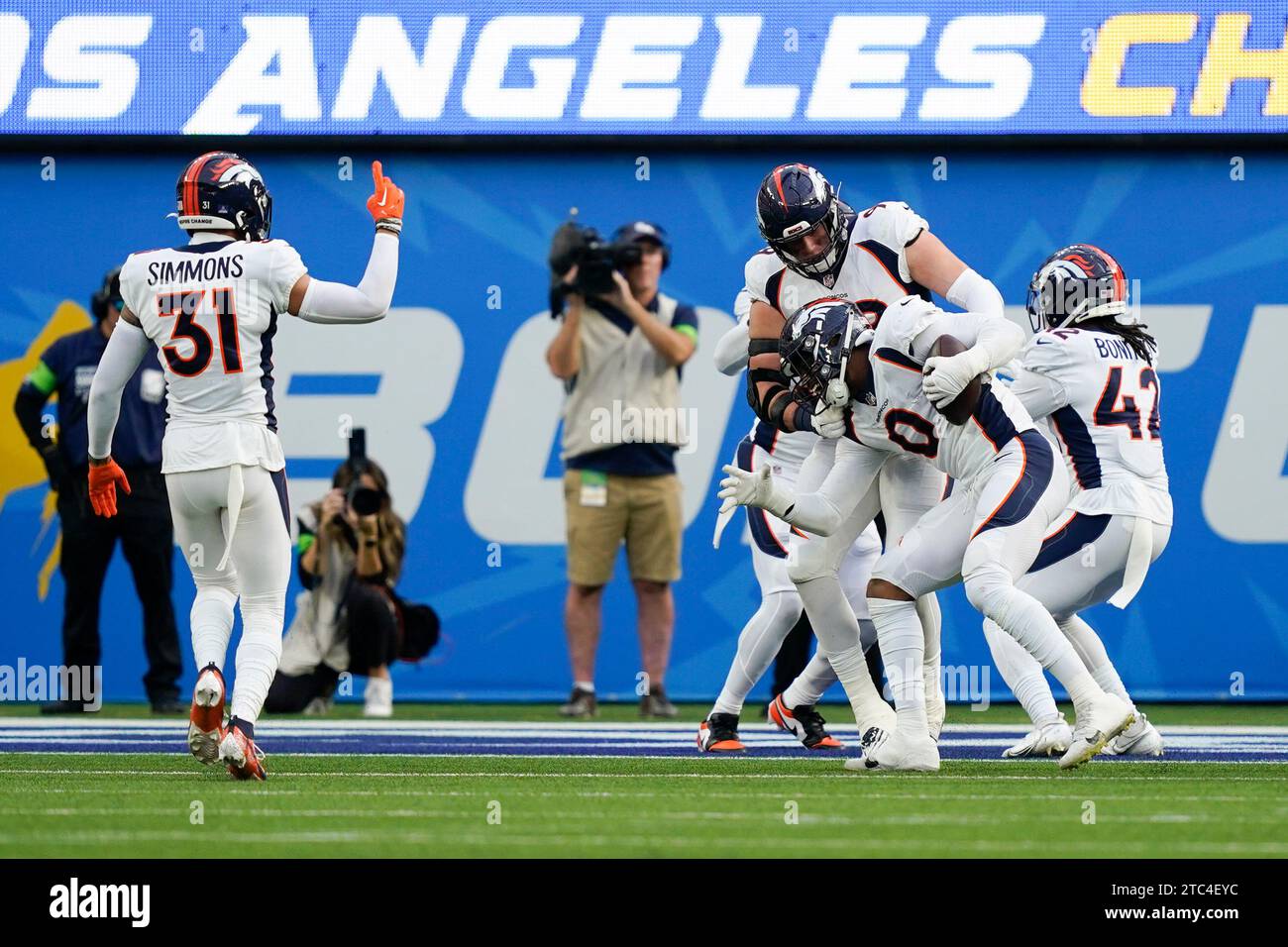 Denver Broncos linebacker Jonathon Cooper (0) celebrates with teammates ...