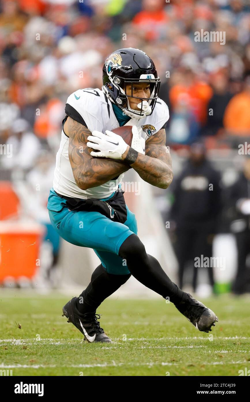 Jacksonville Jaguars tight end Evan Engram (17) runs with the ball ...