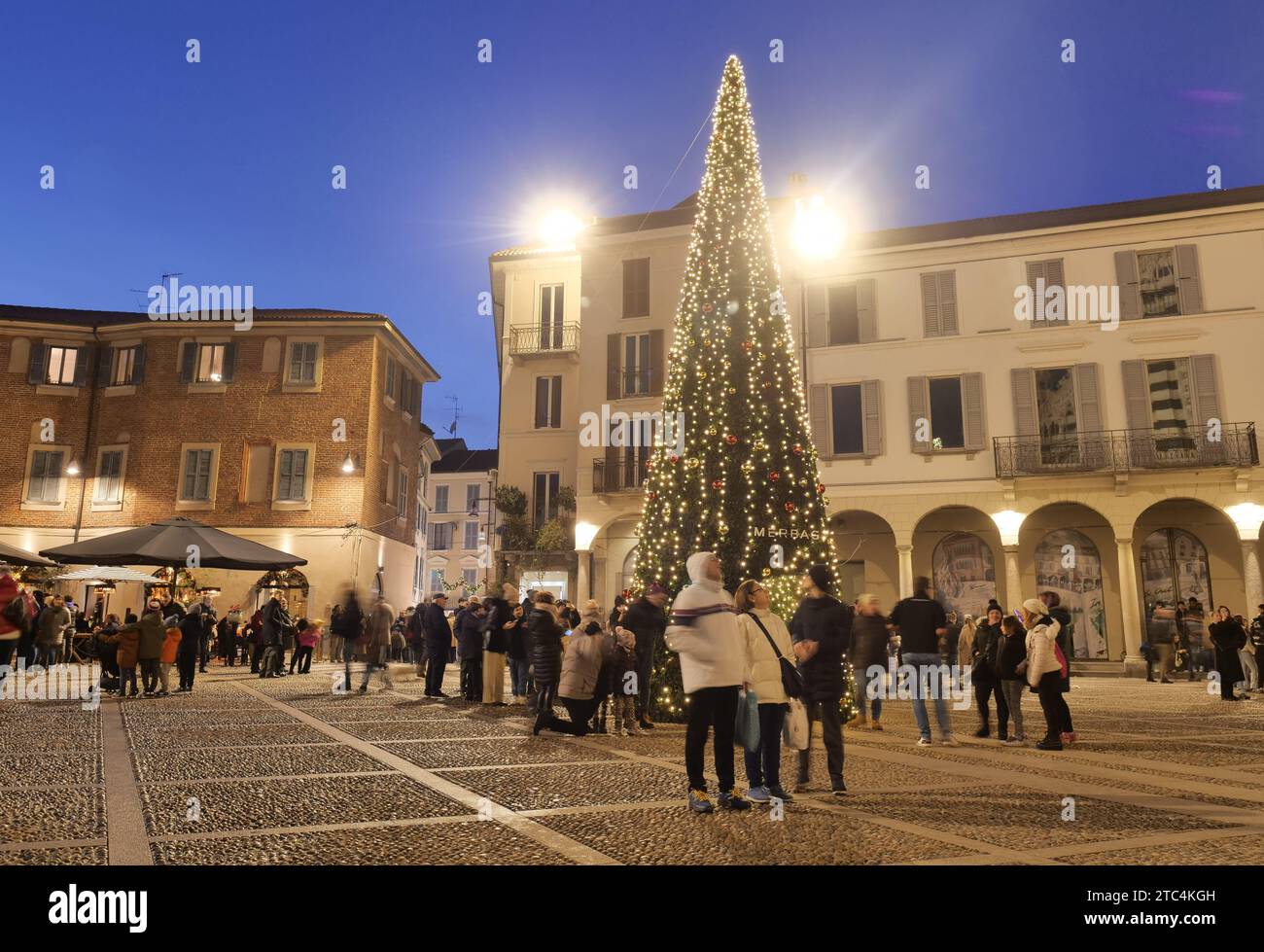 Monza, . 10th Dec, 2023. The city center lights up with splendid lights ...