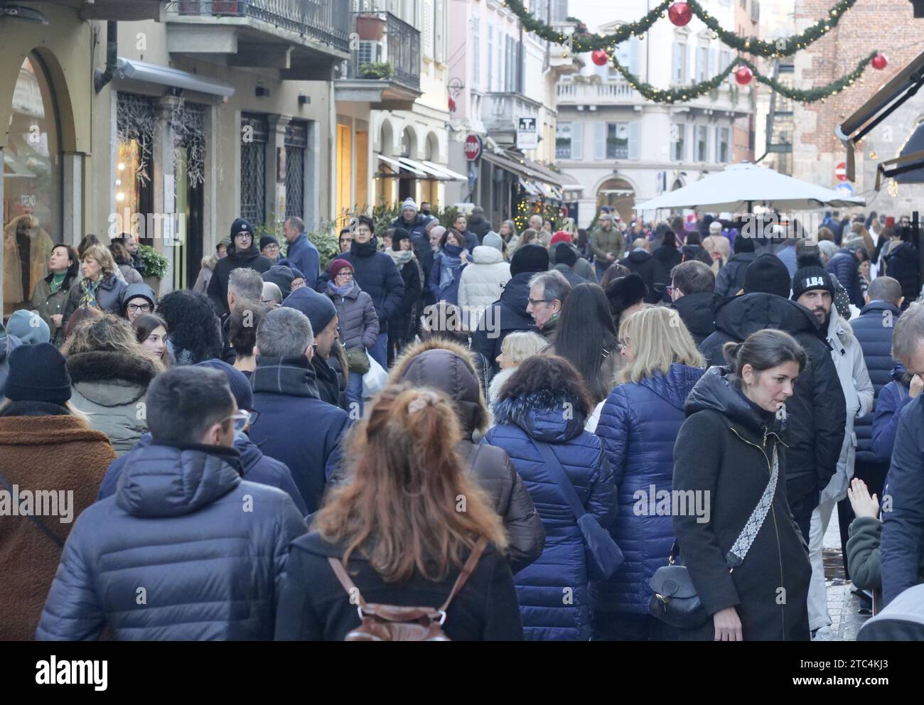 Monza, . 10th Dec, 2023. The city center lights up with splendid lights ...
