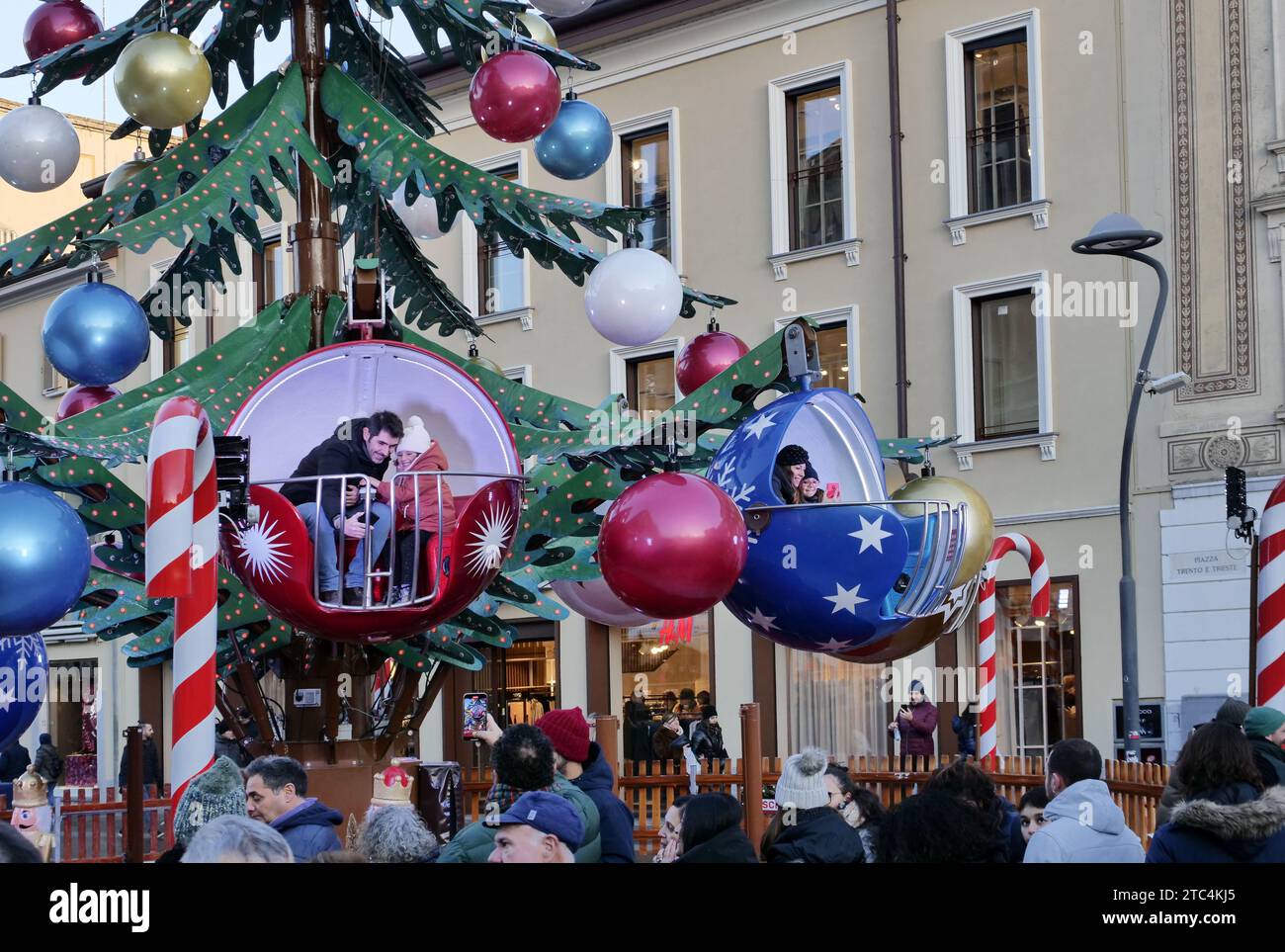 Monza, . 10th Dec, 2023. The city center lights up with splendid lights ...