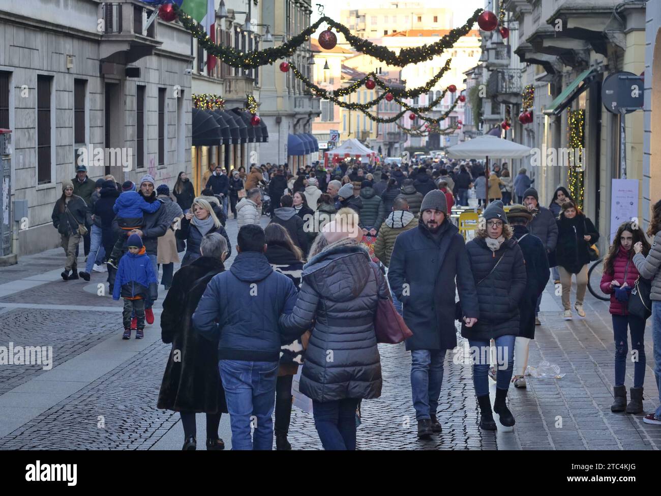 Monza, . 10th Dec, 2023. The city center lights up with splendid lights ...