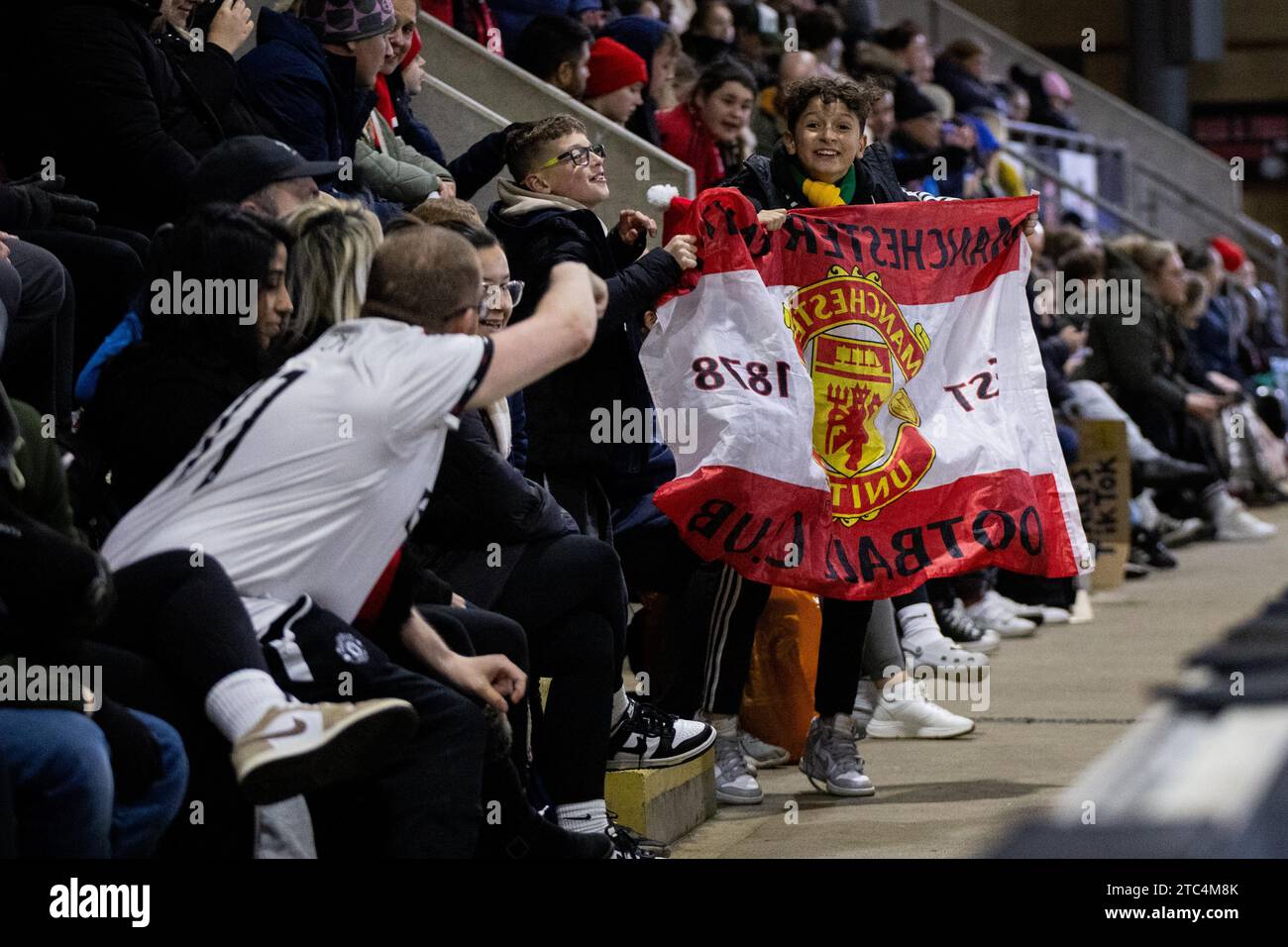 Manchester united football fans celebrating hi-res stock photography ...