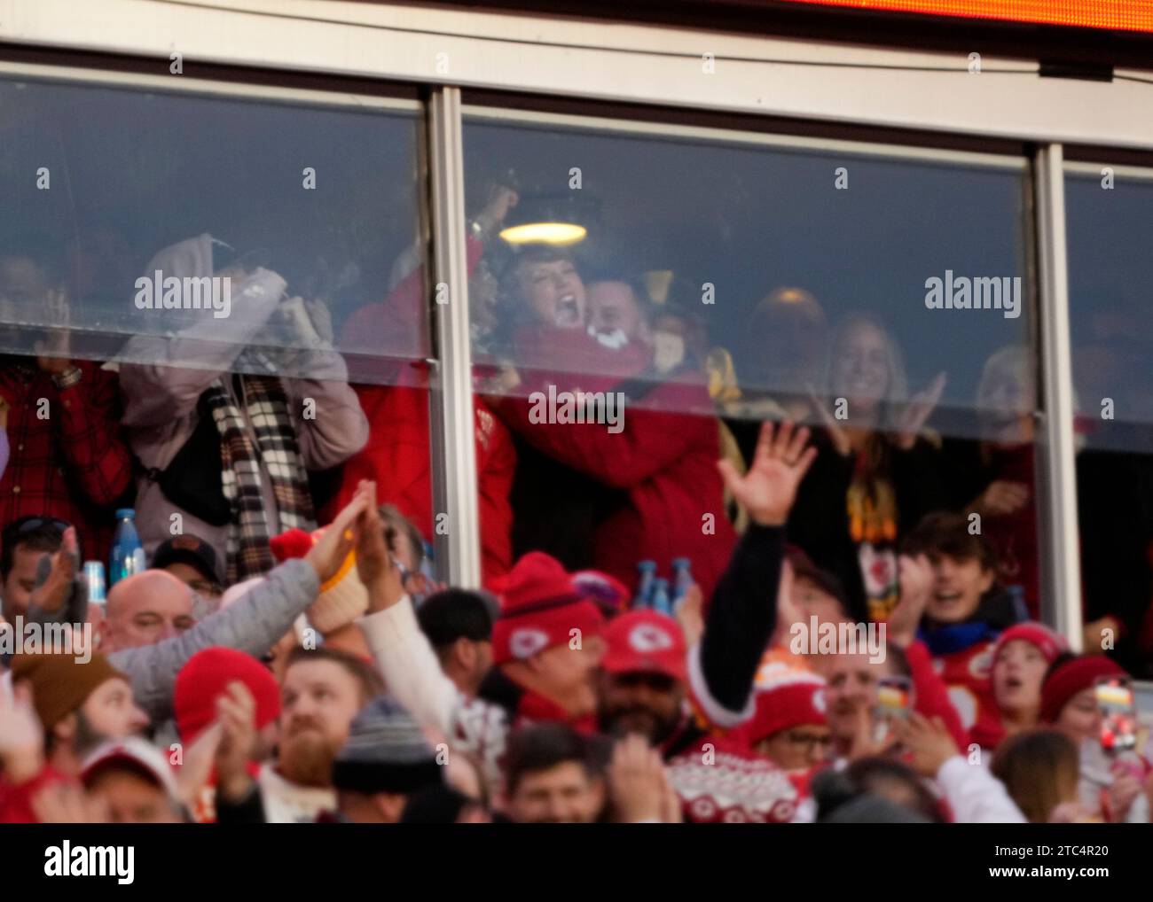 Taylor swift celebrates hi-res stock photography and images - Alamy