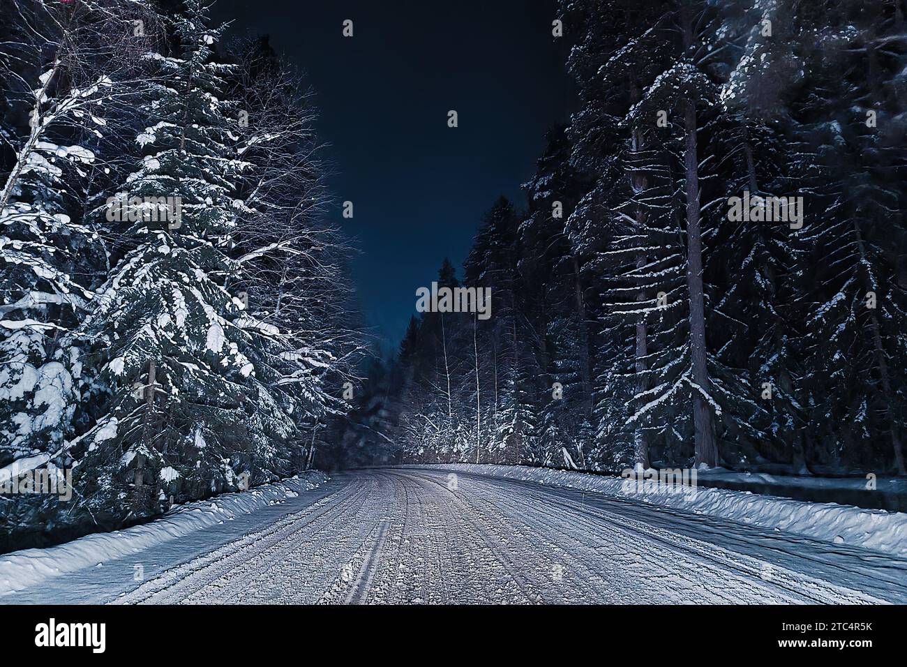 Snowy night drive hi-res stock photography and images - Alamy