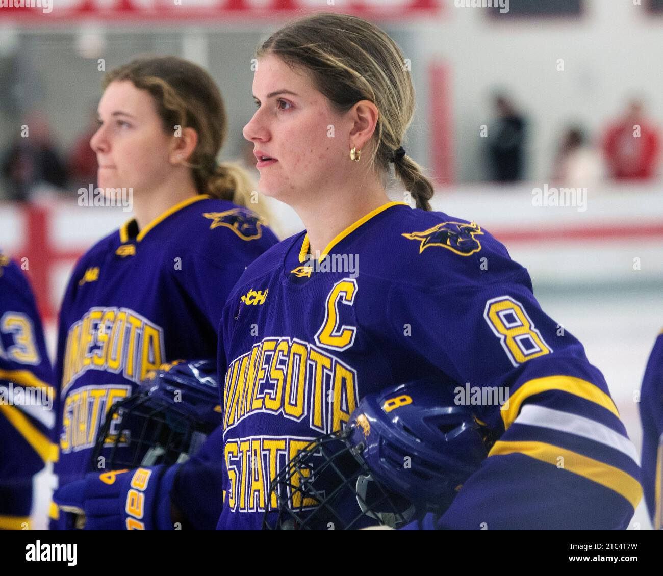 Columbus, Ohio, USA. 10th Dec, 2023. Minnesota State Mavericks ...