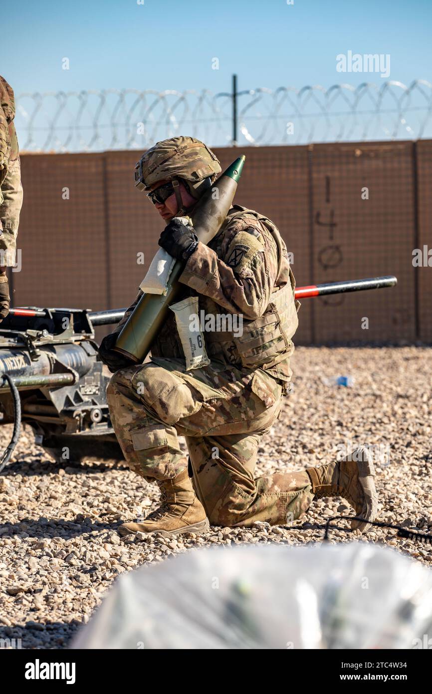U.S. Soldiers with 2nd Platoon, Bravo Battery, 2-15 Field Artillery ...
