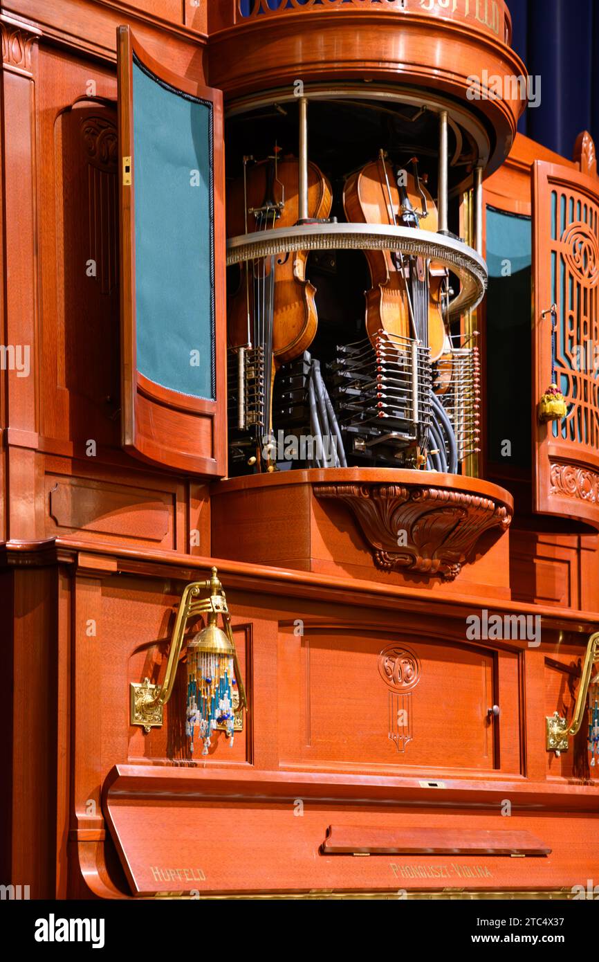 Automatic door japan hi-res stock photography and images - Alamy