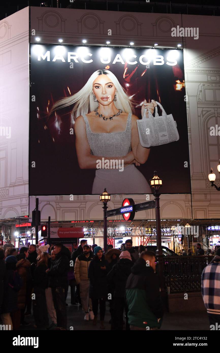Piccadilly circus billboard 2023 hi-res stock photography and images ...