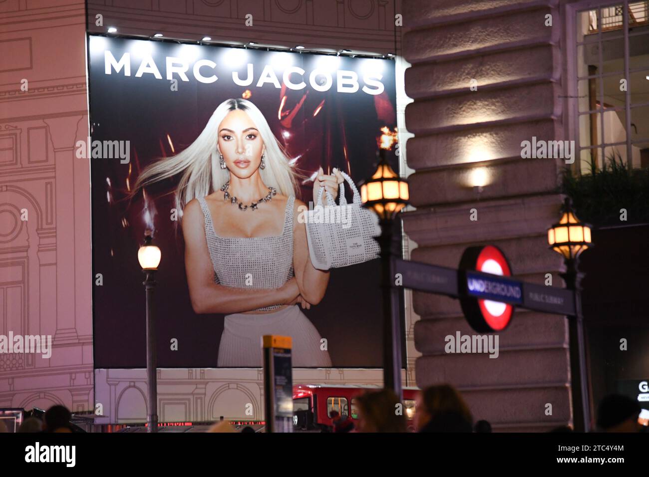Piccadilly circus billboard 2023 hi-res stock photography and images ...