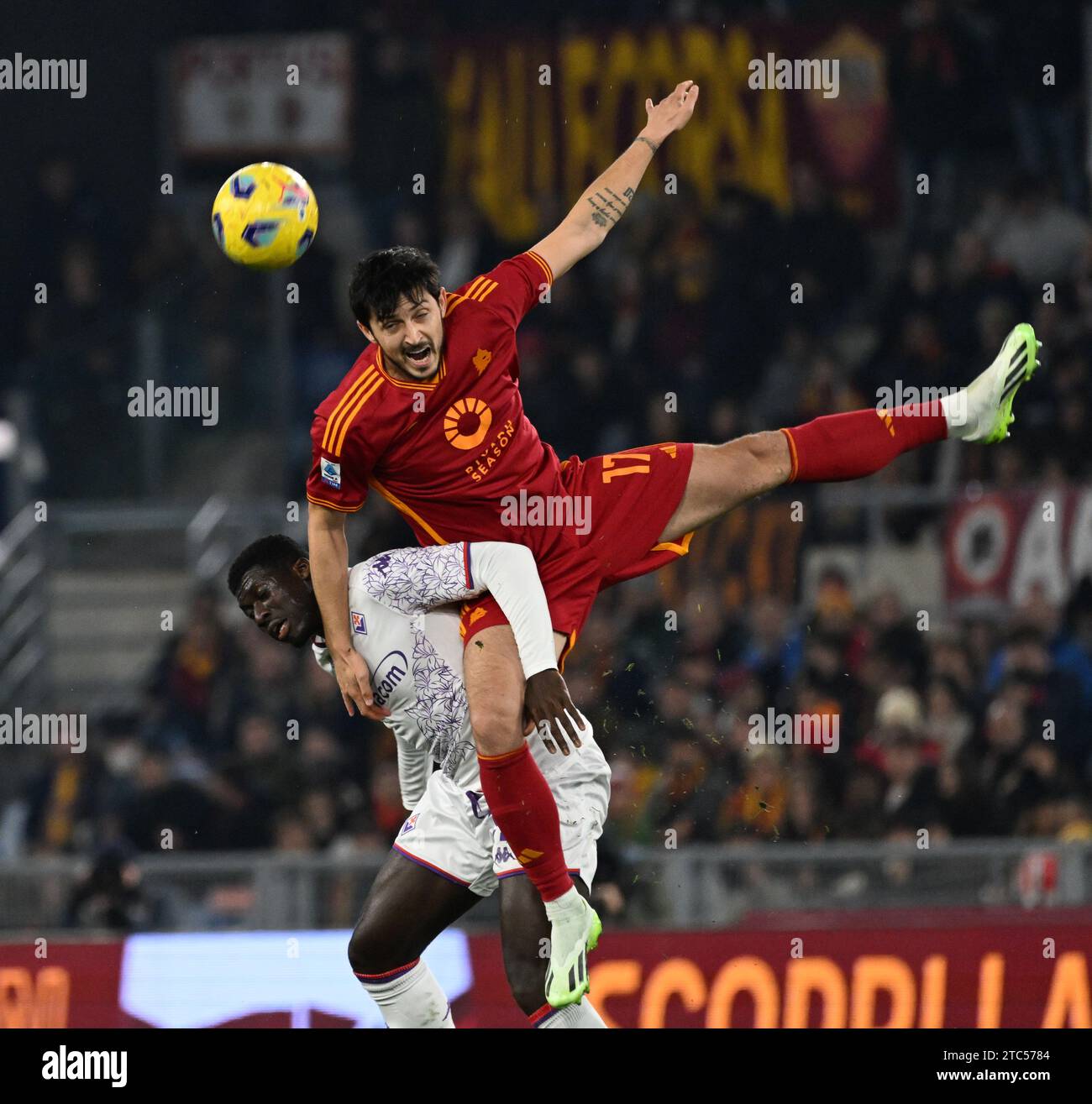 Rome, Italy. 10th Dec, 2023. Roma's Sardar Azmoun (top) vies with ...