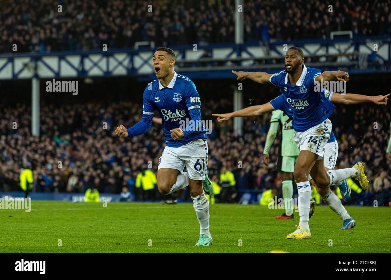 Liverpool. 10th Dec, 2023. Everton's Lewis Dobbin (1st L) celebrates ...
