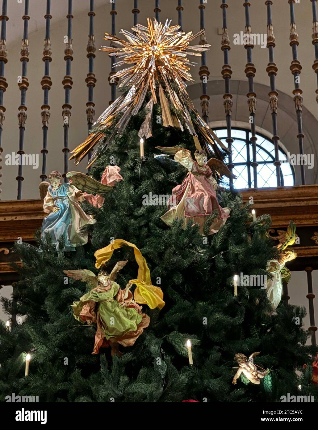 New York, New York, USA. 10th Dec, 2023. A detail view of the 20 foot ...