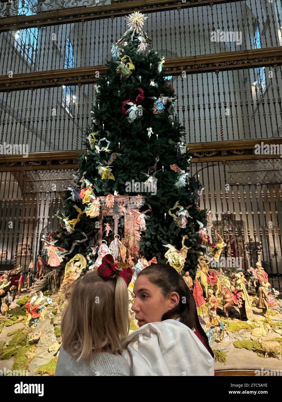 New York, New York, USA. 10th Dec, 2023. A mother and child view the 20 ...