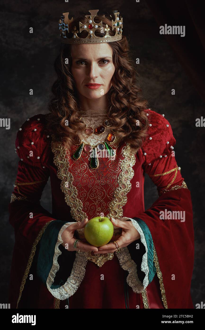 Medieval queen apple hi-res stock photography and images - Alamy
