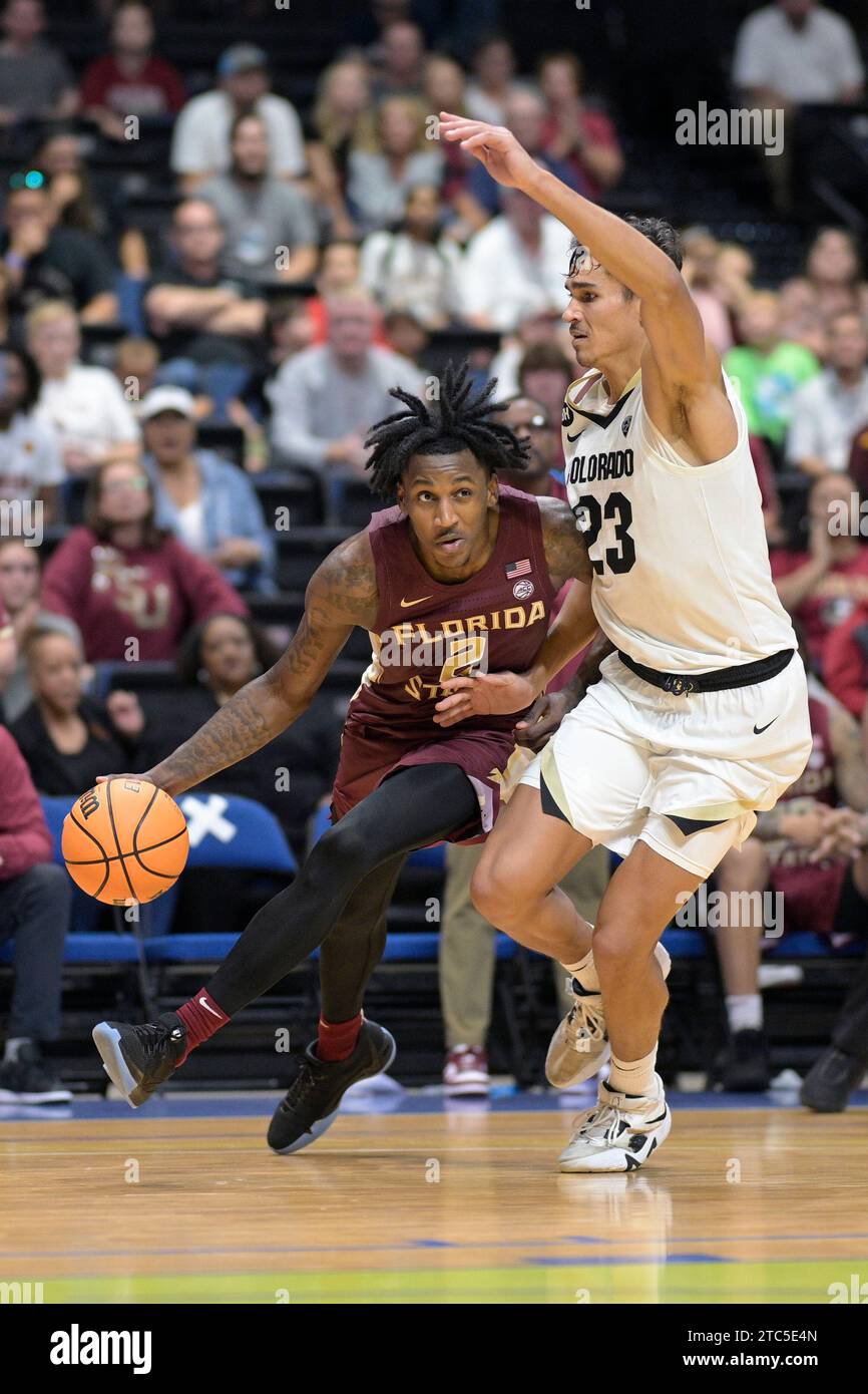 Florida State forward Jamir Watkins (2) drives to the basket past ...