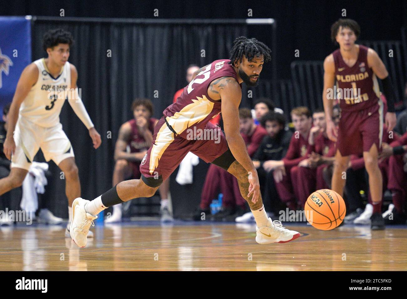 Florida State guard Darin Green Jr. (22) gains control of a loose ball ...