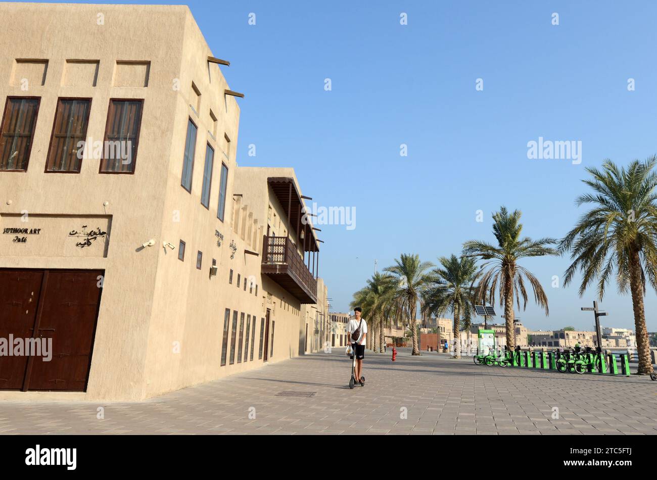 Walking through the Al Fahidi historical neighborhood by the Dubai ...