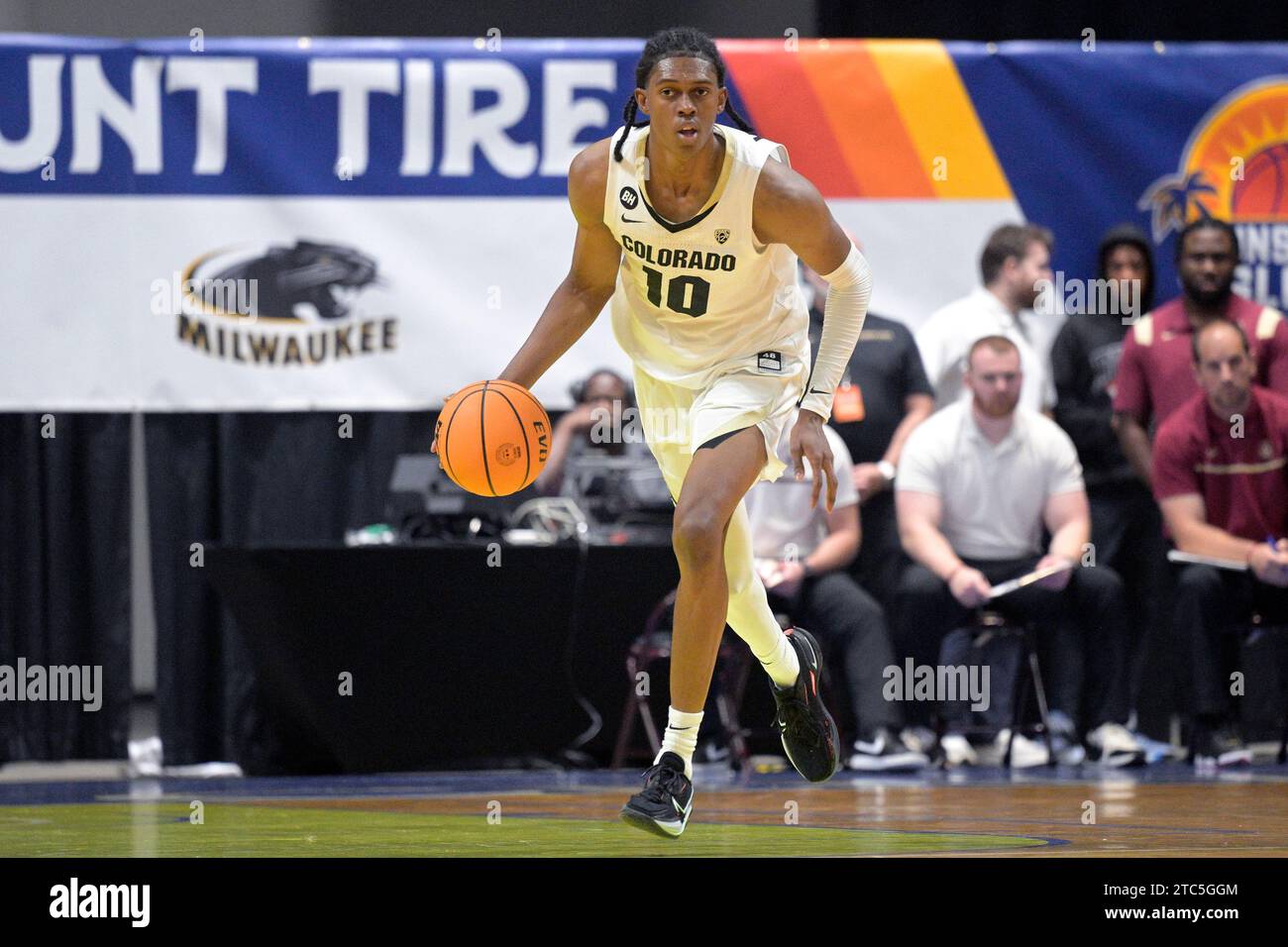 Colorado forward Cody Williams (10) brings the ball up the court during ...