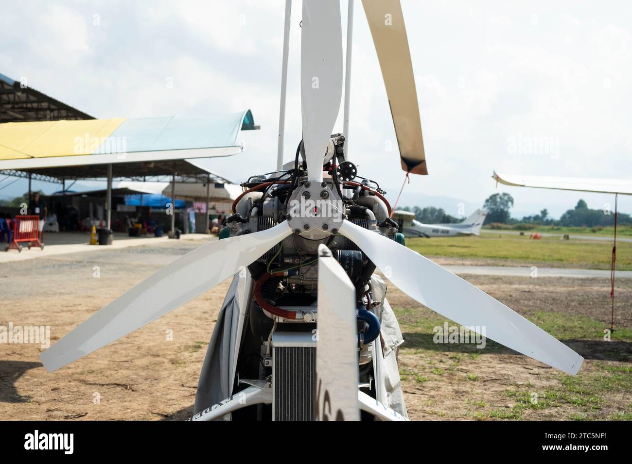 Engine propeller old passenger aircraft hi-res stock photography and ...
