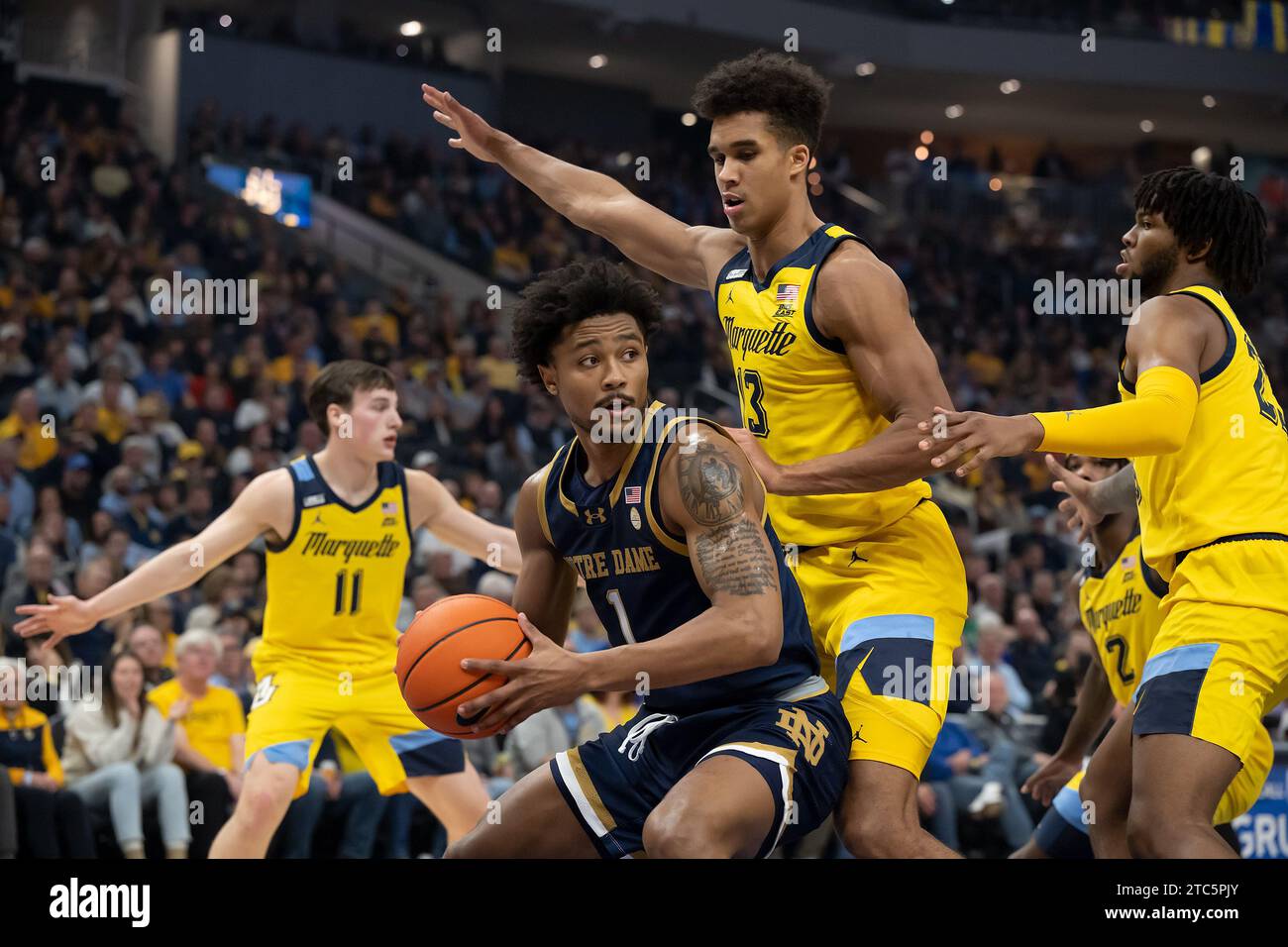 Milwaukee, WI, USA. 9th Dec, 2023. Notre Dame Fighting Irish guard ...
