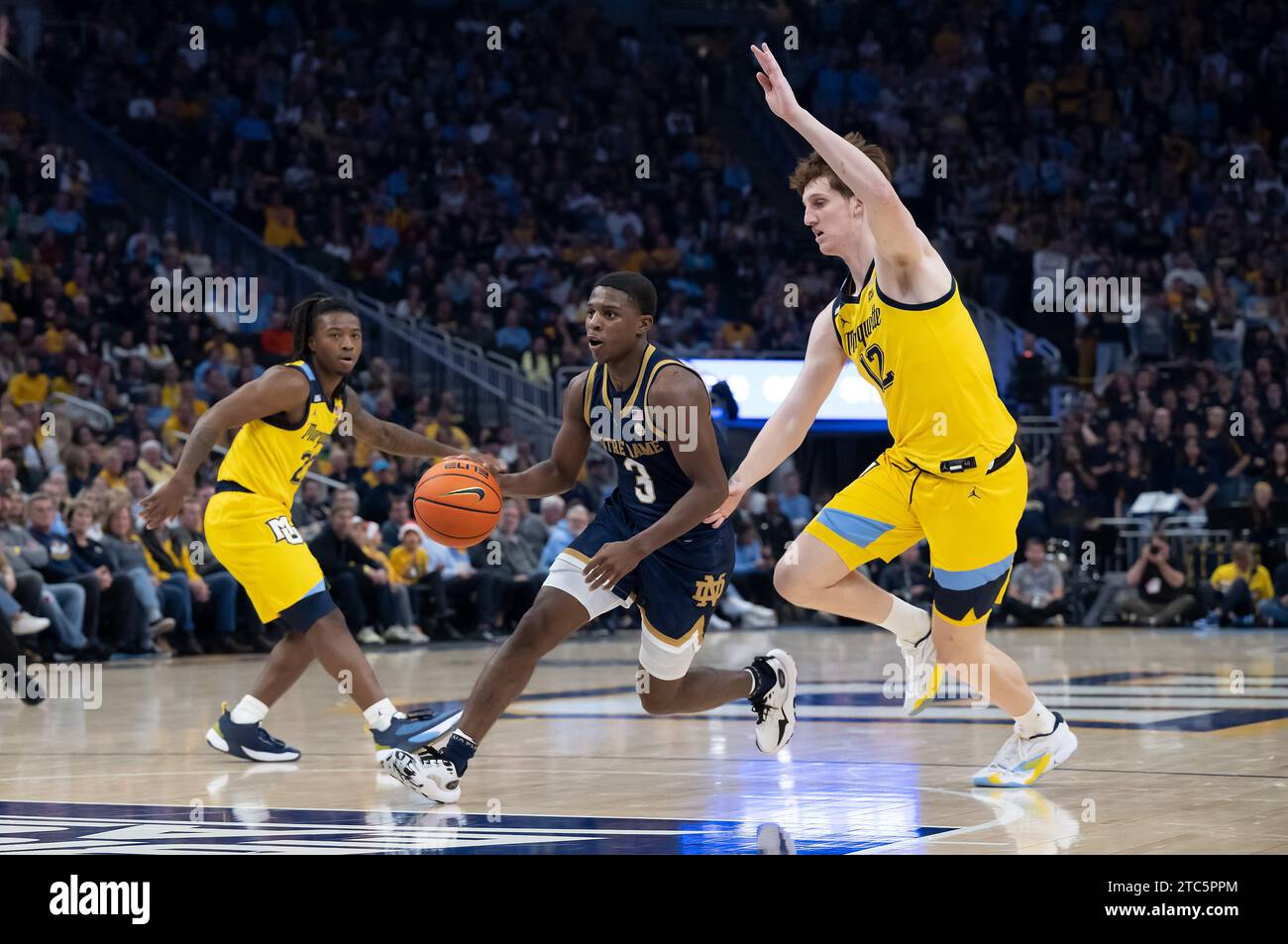 Milwaukee, WI, USA. 9th Dec, 2023. Notre Dame Fighting Irish guard ...