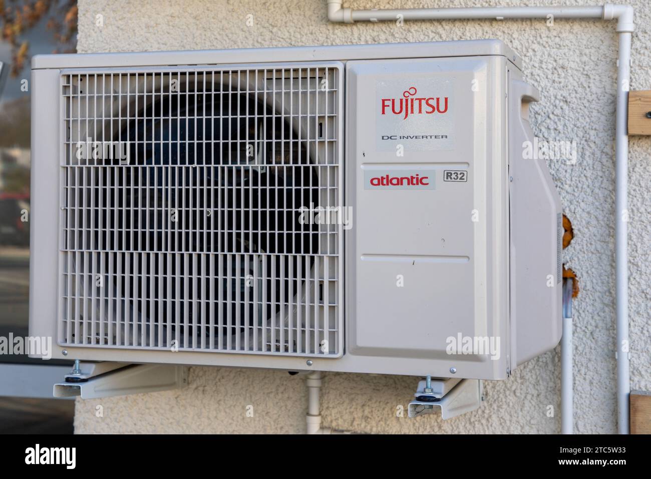 Bordeaux , France - 11 29 2023 : fujitsu atlantic dc r32 inverter air ...