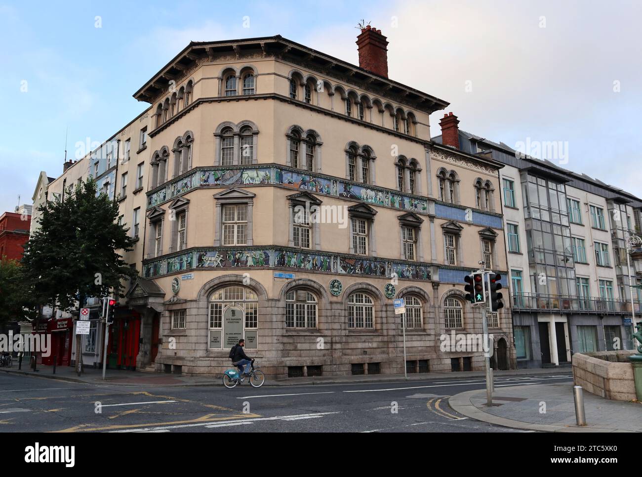 Dublino - Edificio Sunlight Chambers progettato dall'architetto Edward ...