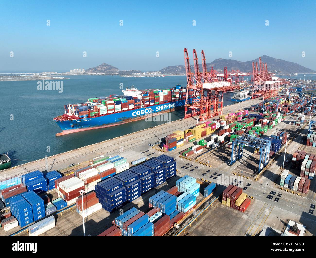 Aerial photo shows a large container ship at Lianyungang Port in ...