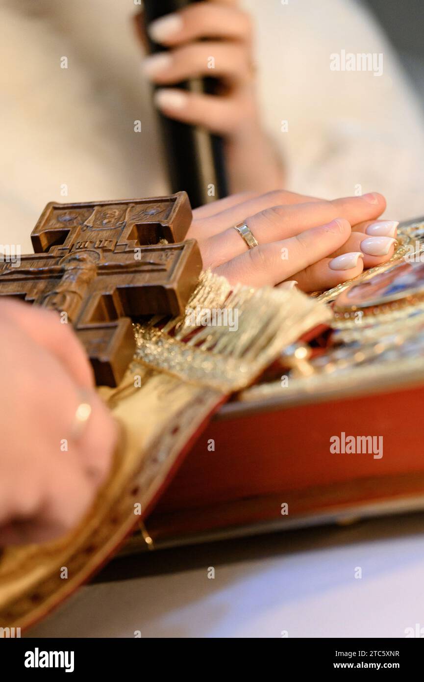 Take on oath hi-res stock photography and images - Alamy