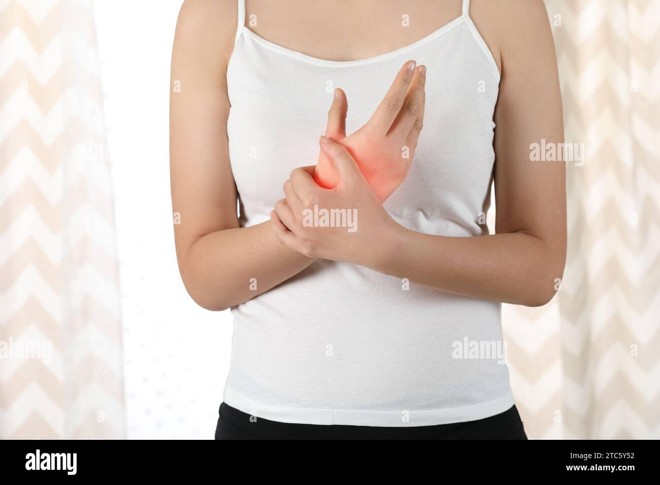 Woman with carpal tunnel syndrome is touching her sore wrist Stock ...
