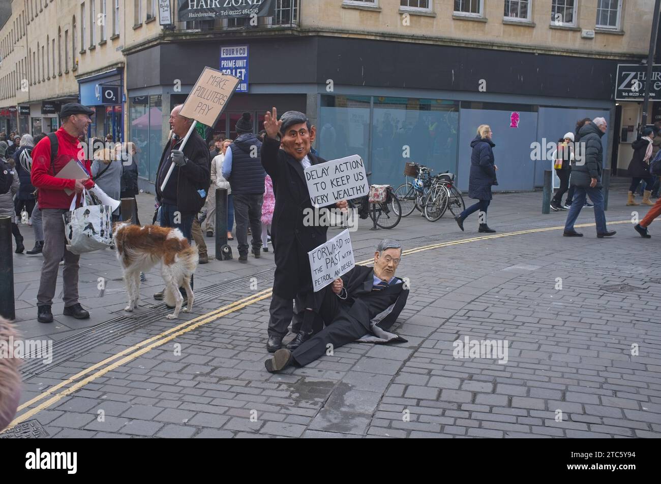 Environmental protestors dressed as Rishi Sunak and Jacob Rees Mogg ...