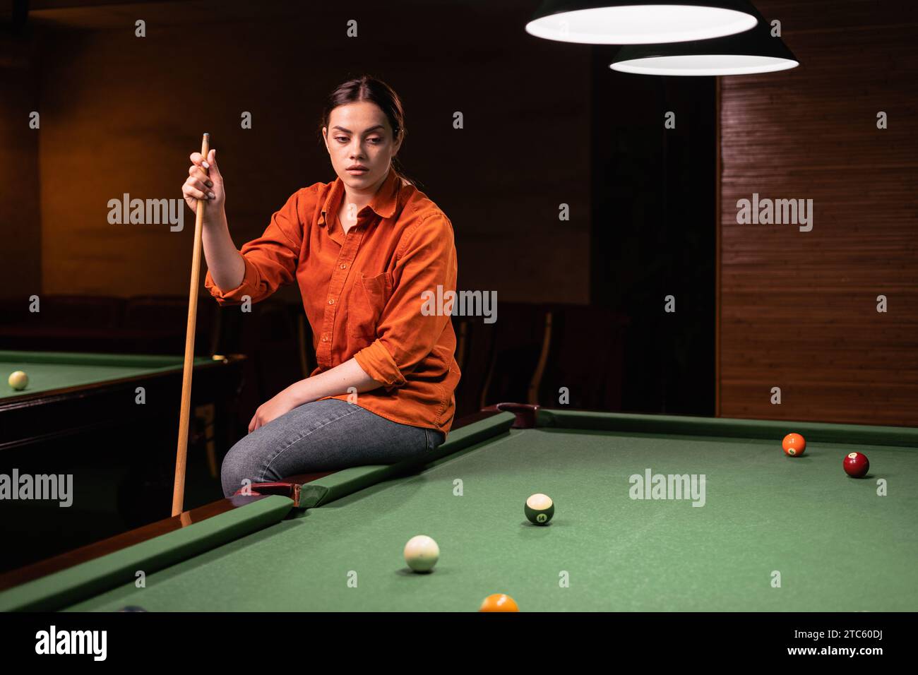 Female pool player hi-res stock photography and images - Alamy
