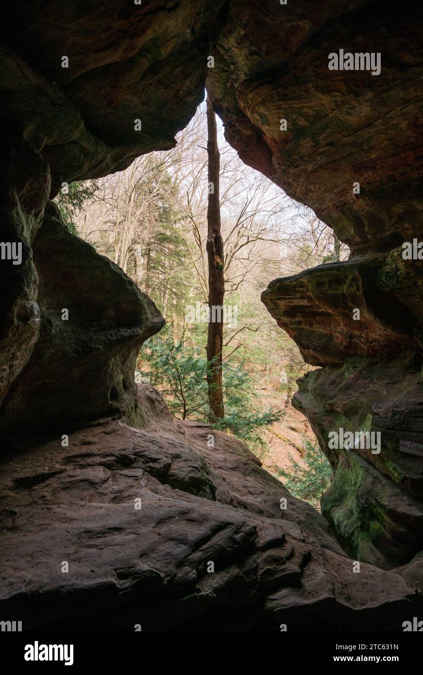 Rockhouse Cave, Hocking Hills State Park in the Hocking Hills region of ...