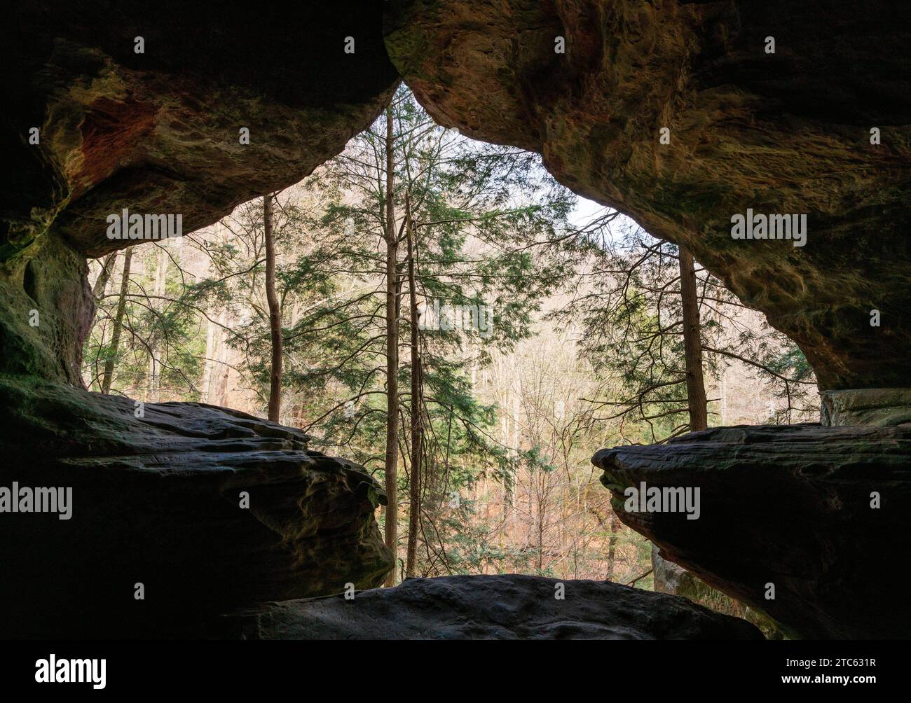 Rockhouse Cave, Hocking Hills State Park in the Hocking Hills region of ...