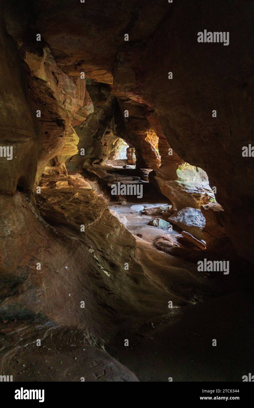 Rockhouse Cave, Hocking Hills State Park in the Hocking Hills region of ...