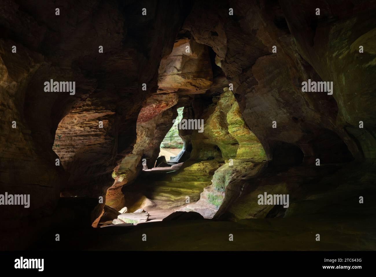 Rockhouse Cave, Hocking Hills State Park in the Hocking Hills region of ...