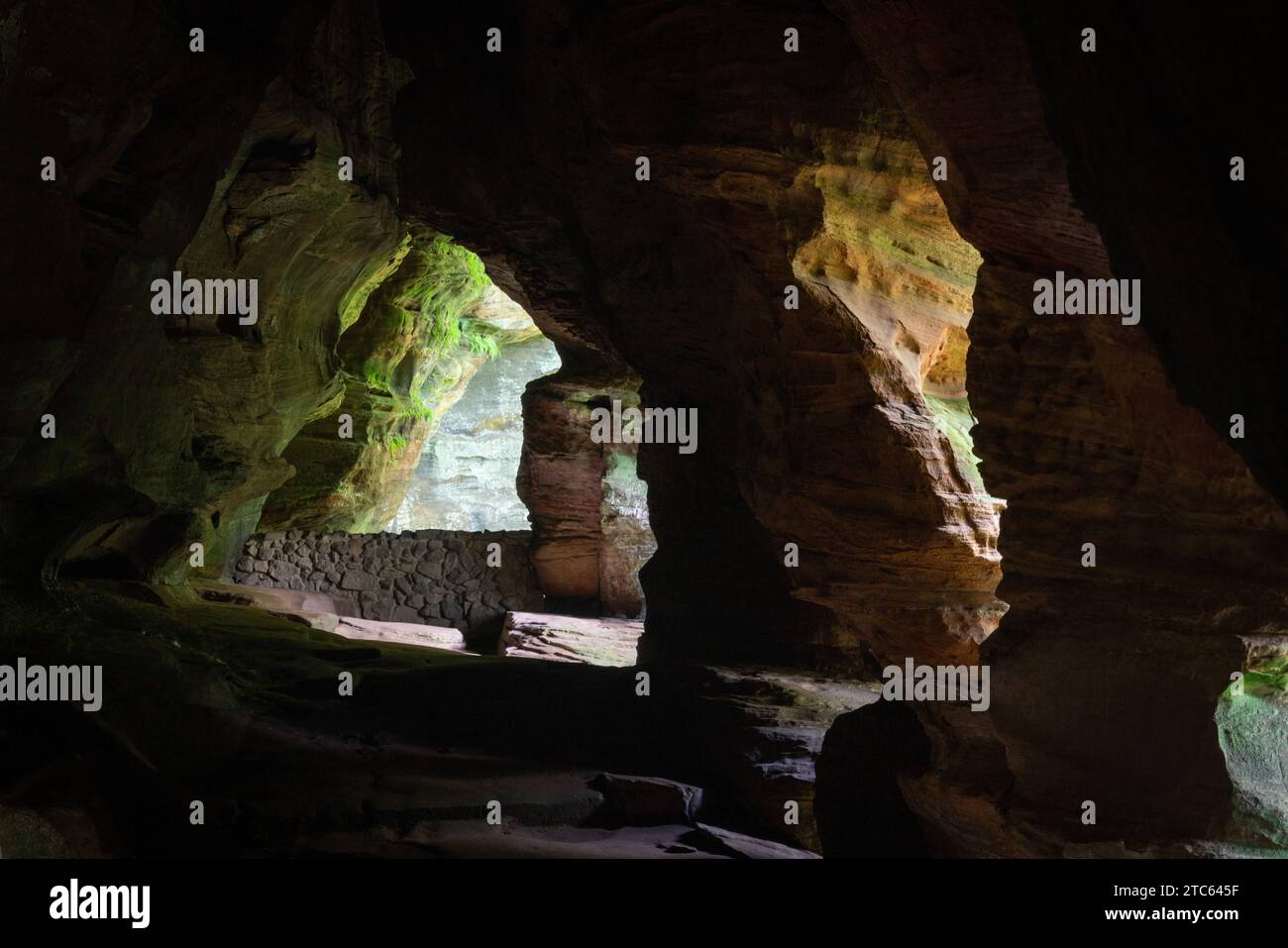 Rockhouse Cave, Hocking Hills State Park in the Hocking Hills region of ...