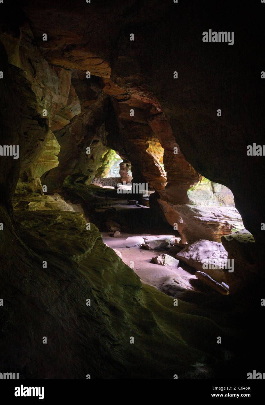 Rockhouse Cave, Hocking Hills State Park in the Hocking Hills region of ...