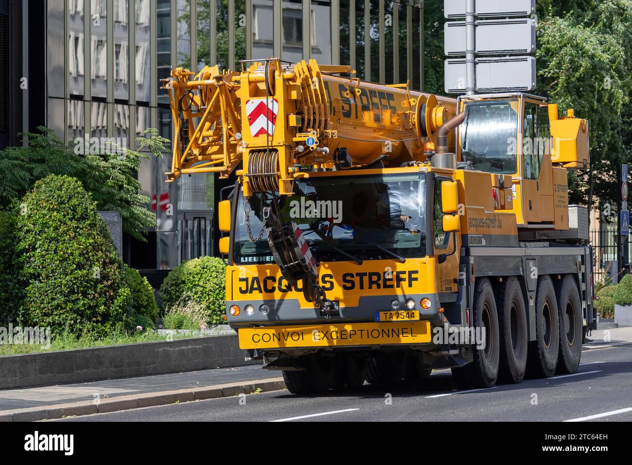 Grúa liebherr hi-res stock photography and images - Alamy