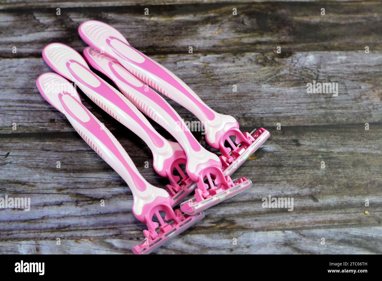 Three blade razor system, smooth shaving, female shaving platform, pink ...