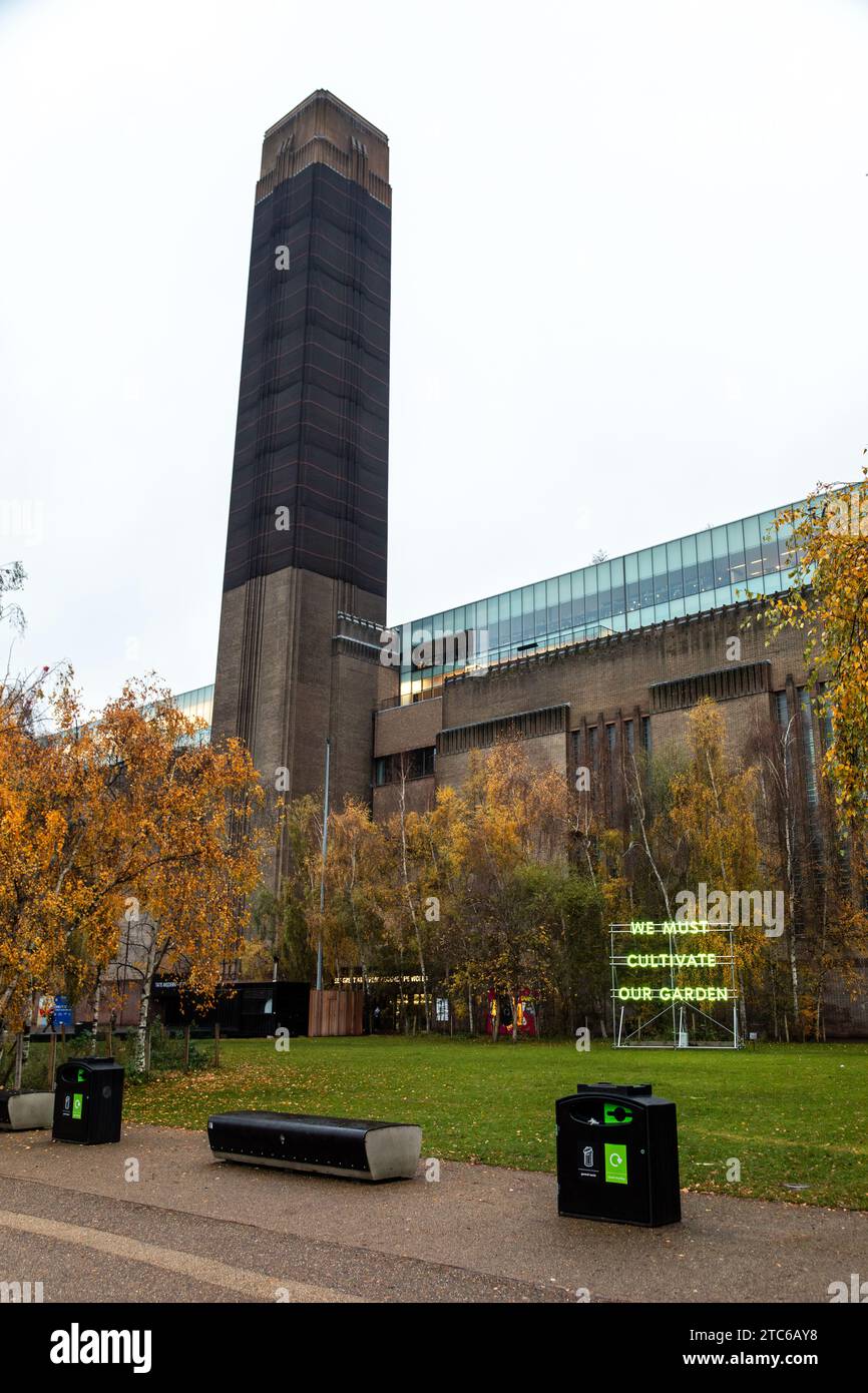 Tate modern garden hi-res stock photography and images - Alamy